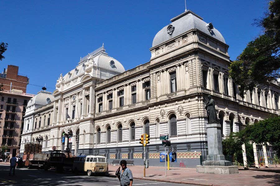 Excursión a Montevideo por libre desde Buenos Aires