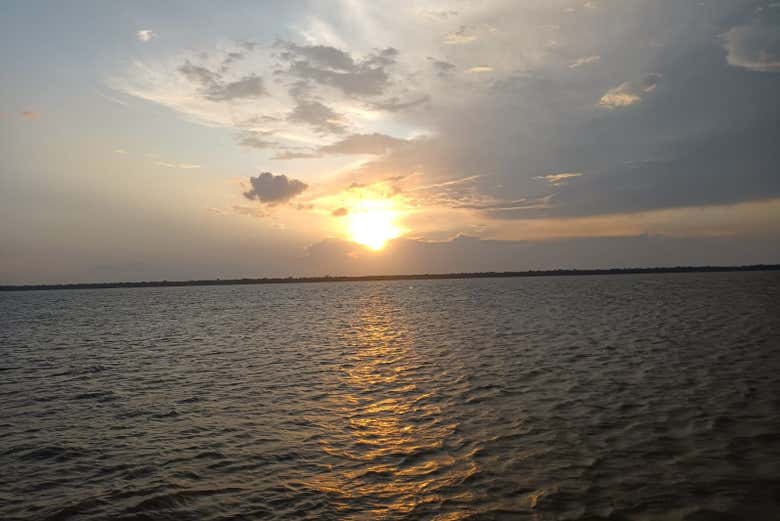 Paseo en barco al atardecer por Belén - Reserva en Civitatis.com