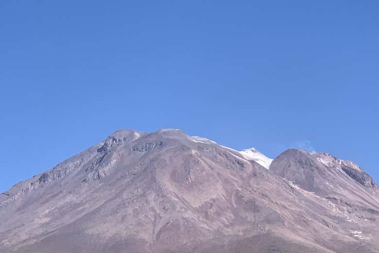 Excursión privada a Ollagüe y los salares del Alto del Loa desde Calama