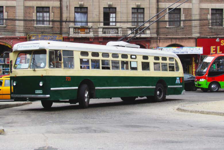 Tour panorámico en trolebús por Valparaíso - Civitatis.com