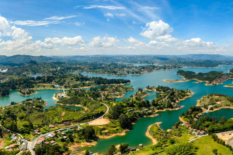 Alquiler de moto de agua en el embalse de Guatapé - Civitatis.com