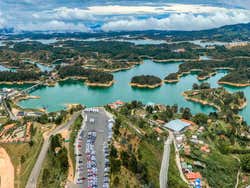 Paseo en helicóptero por el embalse de Guatapé - Civitatis.com