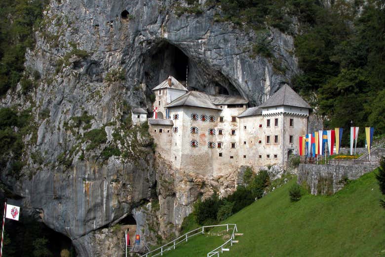 Postojna Cave + Predjama Castle Tour from Izola - Civitatis.com