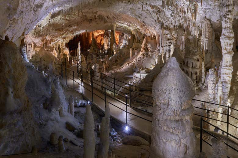 Postojna Cave + Predjama Castle Tour from Izola - Civitatis.com