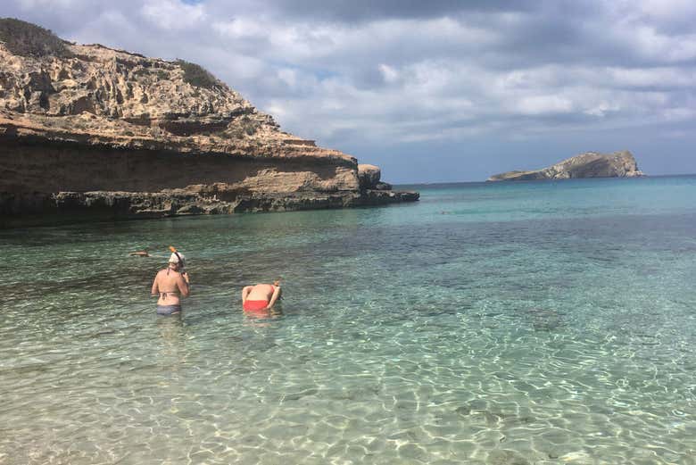 Snorkel y paddle surf en Cala Codolar - Reserva en Civitatis.com