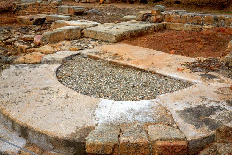 Visita guiada por Cáparra - Reserva online en Civitatis.com