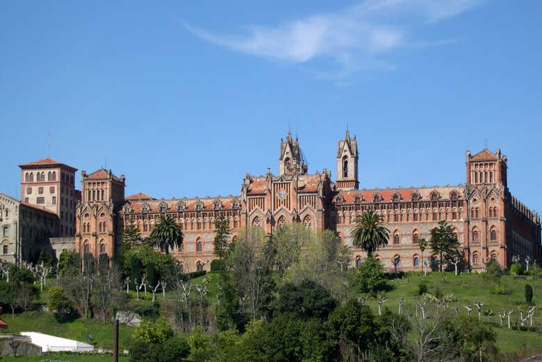 Free tour por Comillas - Reserva online en Civitatis.com