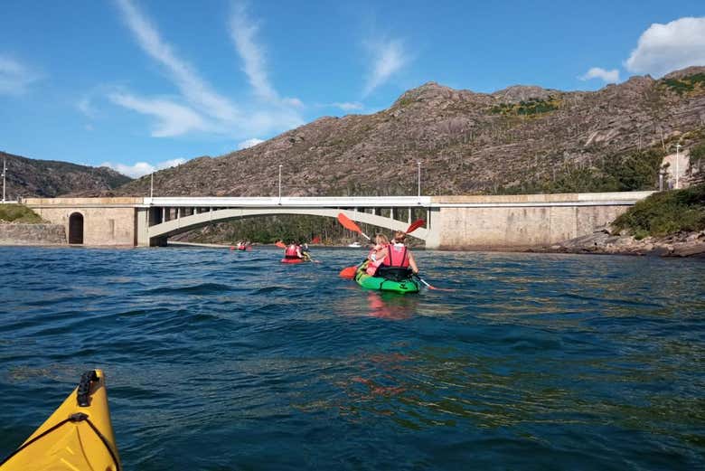 Tour en kayak por la cascada y playa de Ézaro - Civitatis.com