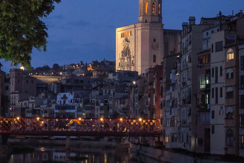 Free tour nocturno por Gerona - Reserva online en Civitatis.com