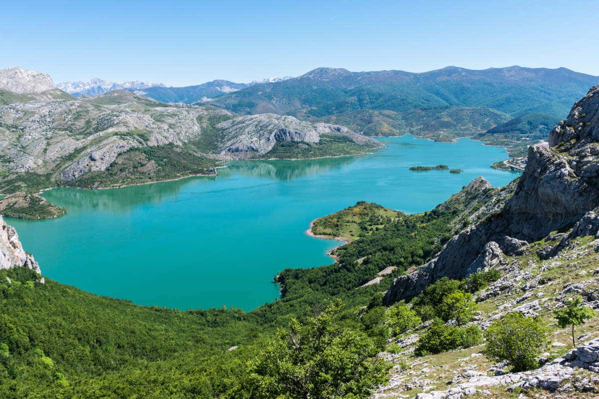 Excursión a los fiordos leoneses de Riaño desde León