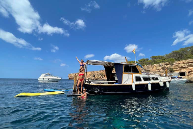 Paseo en barco privado por Cala Bassa e isla Conejera, San Antonio Abad