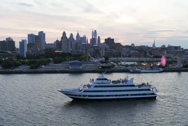 Philadelphia Dinner Cruise - Book Online at Civitatis.com