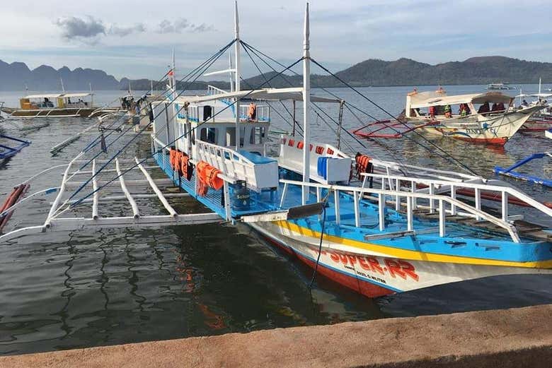 Barracuda Lake & Skeleton Wreck Tour from Coron - Civitatis.com