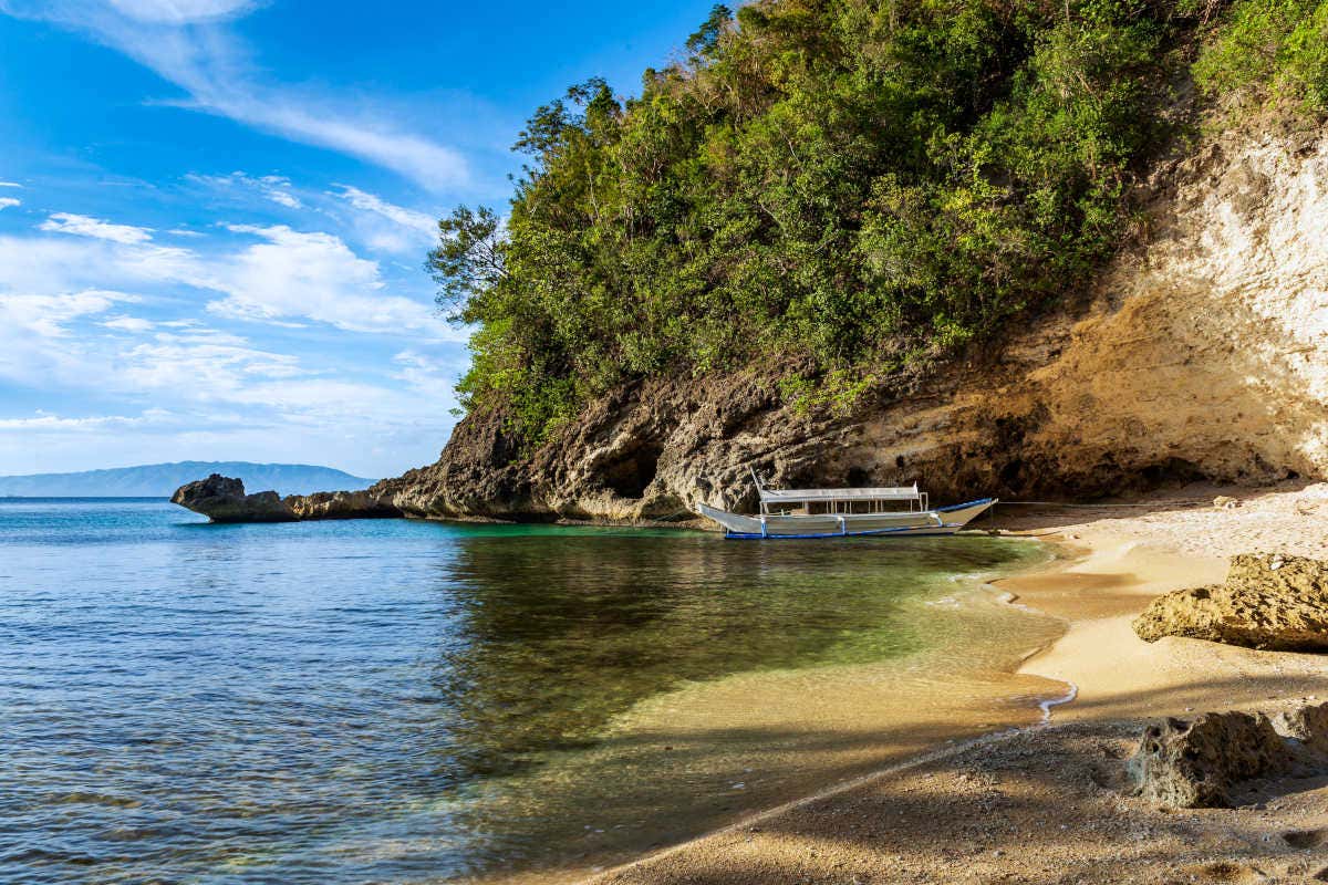 Crociera nelle spiagge di Puerto Galera - Civitatis.com