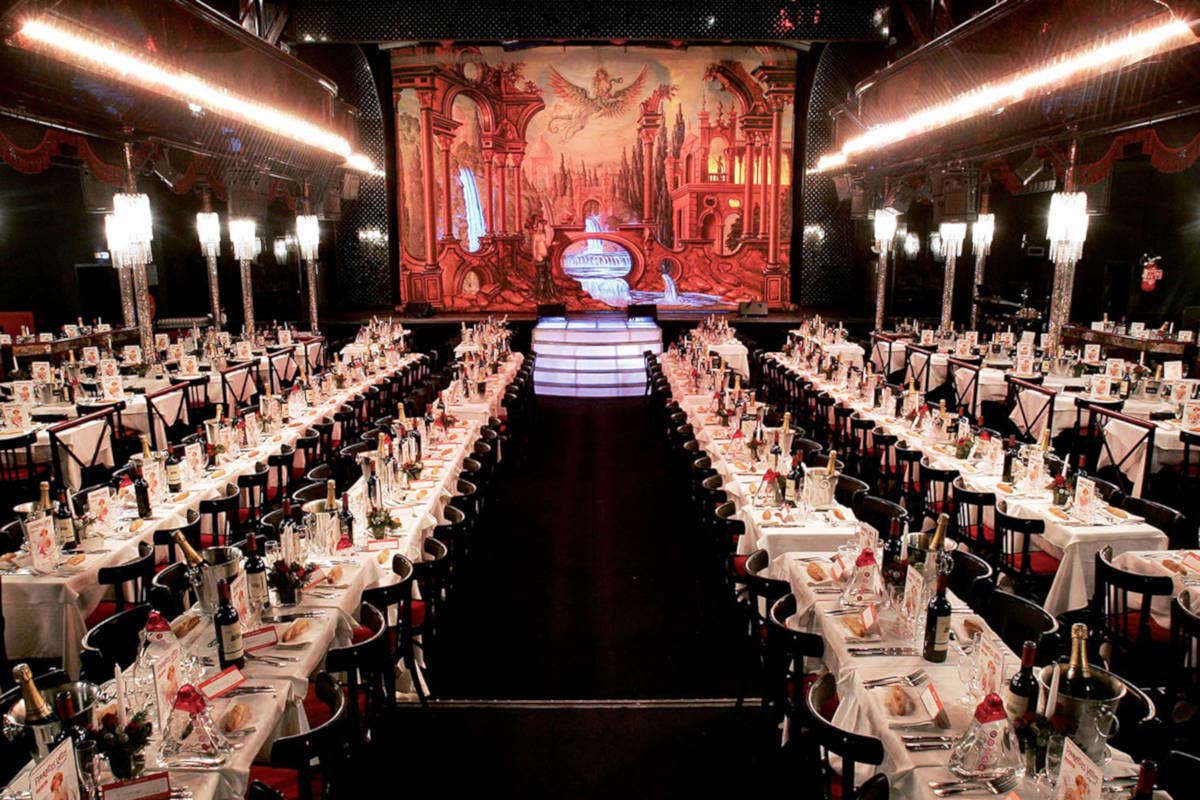 Paradis Latin Dinner and Cabaret, Paris