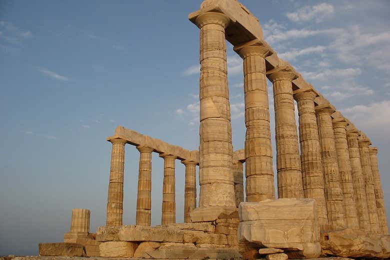 Ônibus turístico ao Cabo Sunião saindo de Atenas