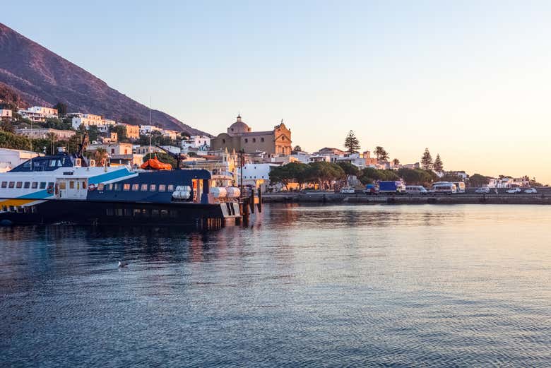 Salina Excursion from Lipari - Book Online at Civitatis.com