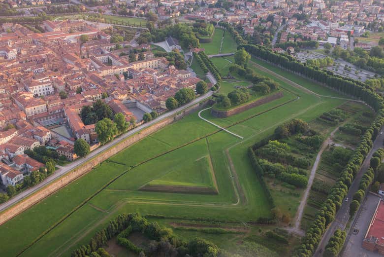 Lucca City Walls Guided Tour - Book Online at Civitatis.com