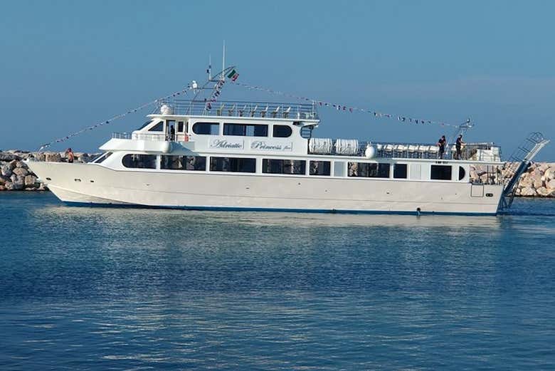 Lipari & Vulcano Excursion from Milazzo - Book at Civitatis.com