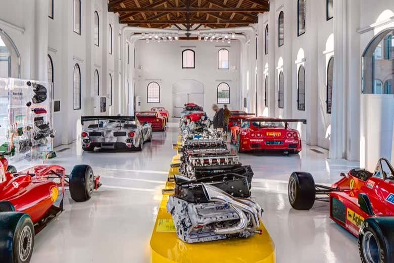 Autobus per i musei della Ferrari dell'Emilia-Romagna, Modena