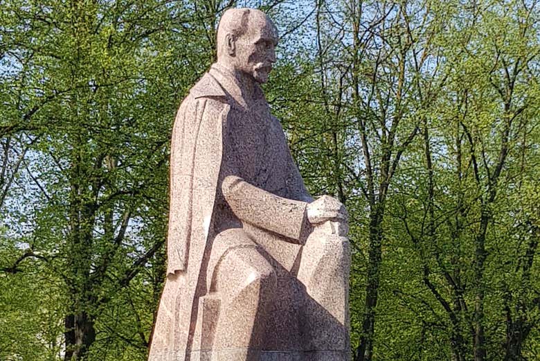 Free Walking Tour of Communist Riga - Book Online at Civitatis.com