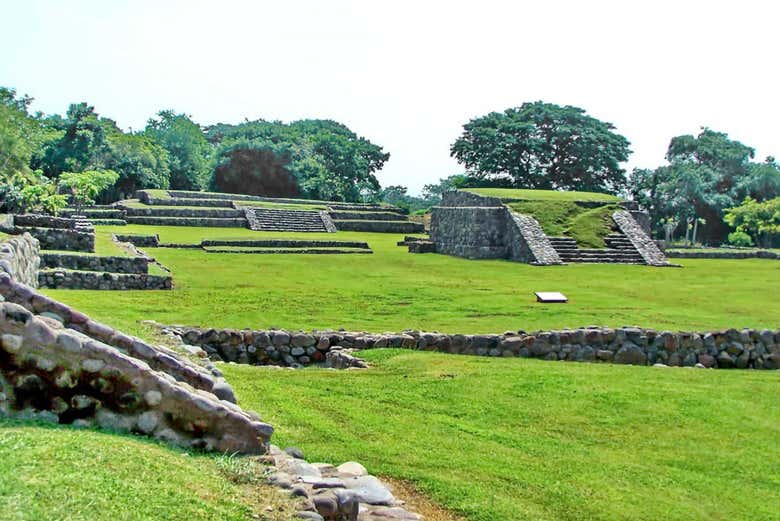 Tour por el yacimiento arqueológico La Campana desde Colima