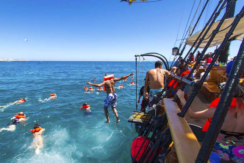 Paseo en barco pirata por Los Cabos - Reserva en Civitatis.com