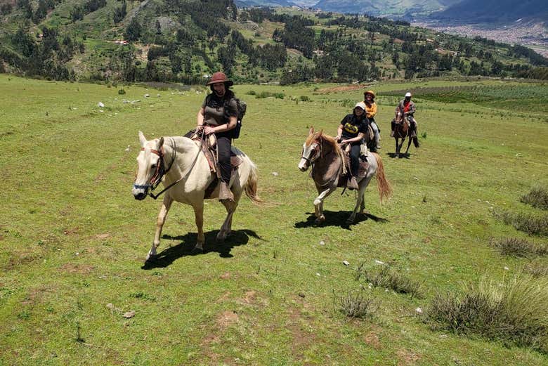 Paseo a caballo por el Templo de la Luna y Montaña de Chacan desde, Cusco