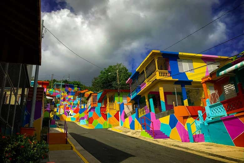 Visita guiada por el proyecto de arte público Yaucromatic de Yauco